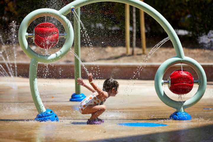 Plaza 1 de Octubre | Inclusive Splashpad in Barcelona by Vortex